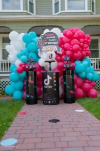 Festa Tik Tok: +30 ideias e tutoriais de decoração - Bolo Guaraná