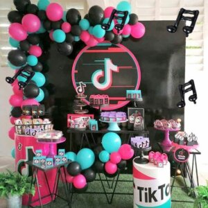 Festa Tik Tok: +30 ideias e tutoriais de decoração - Bolo Guaraná