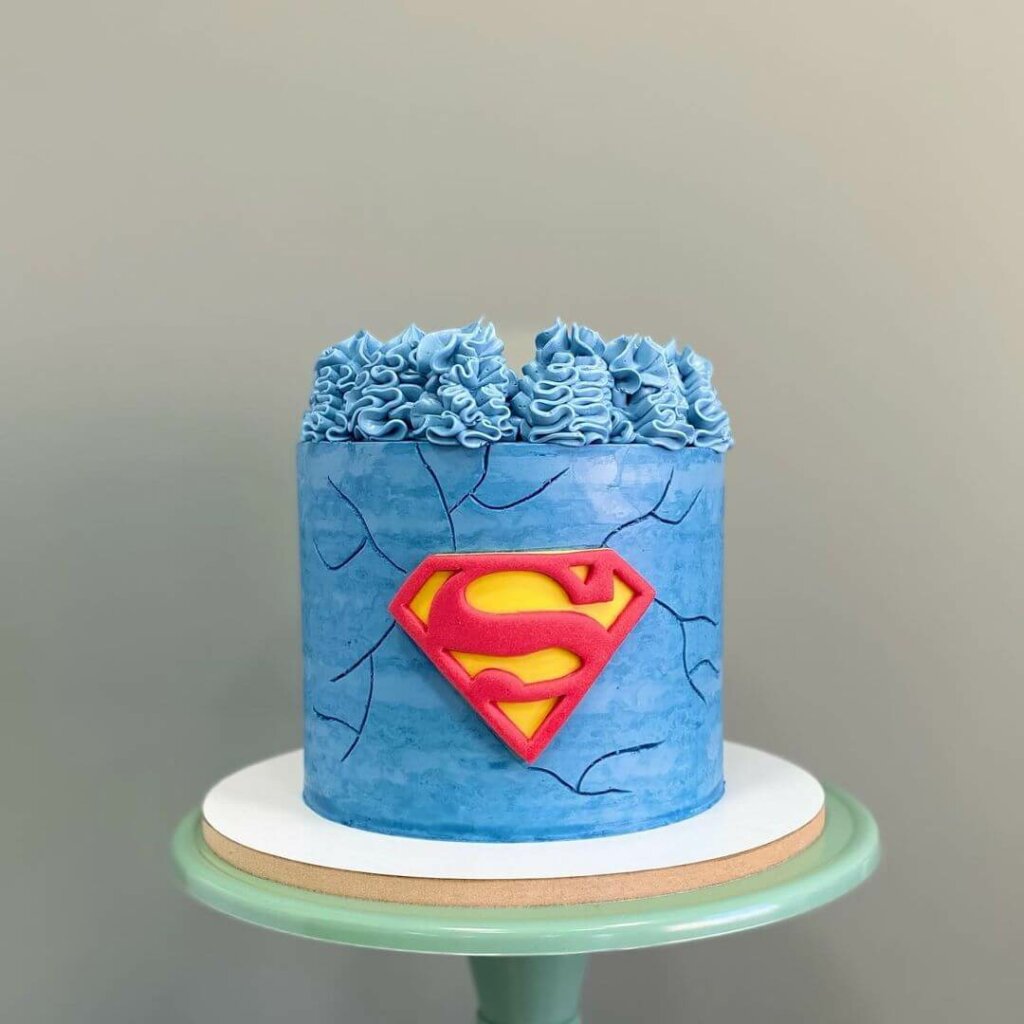 20 ideias de Bolo do Super Homem para a sua festa - Bolo Guaraná