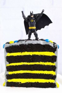 Bolo do Batman: 25 inspirações para completar sua festa - Bolo Guaraná