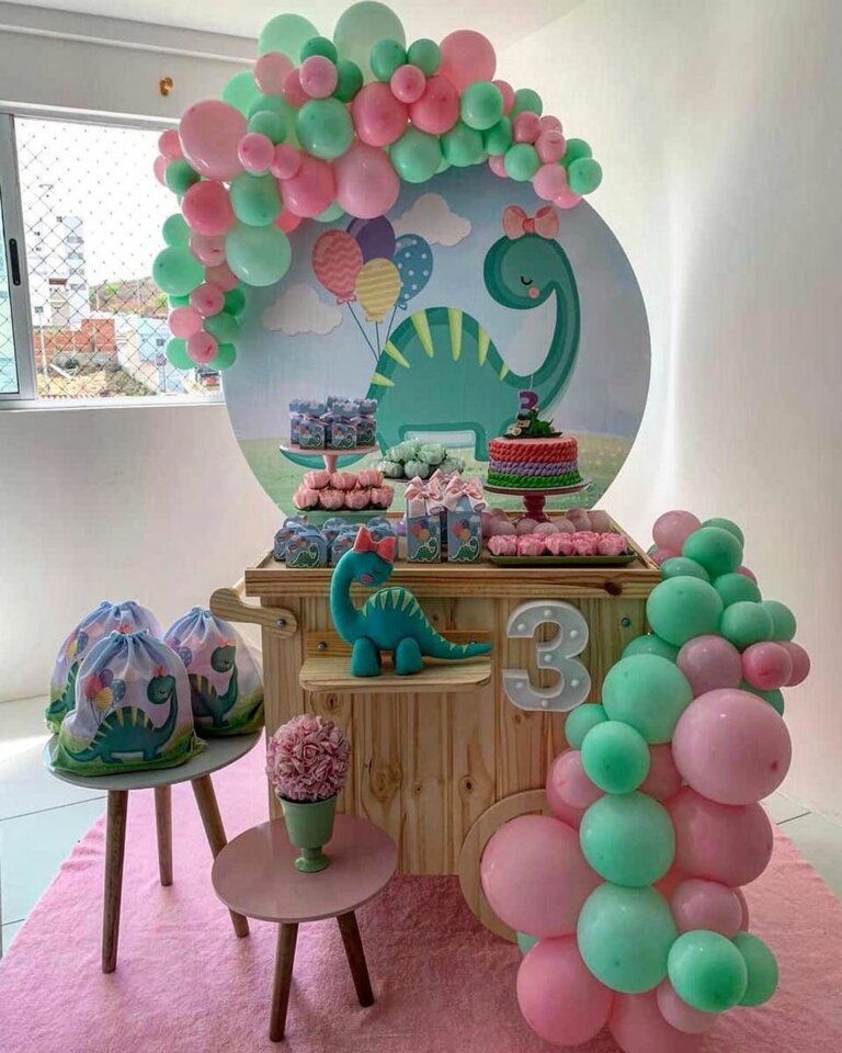 Festa Dinossauro Rosa: 22 ideias fofas e divertidas - Bolo Guaraná