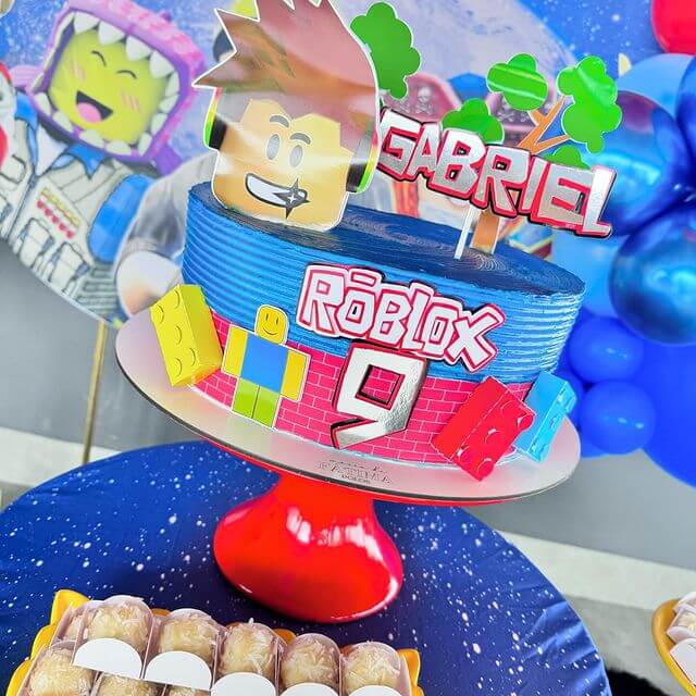 Festa Roblox: +51 ideias para meninos e meninas - Bolo Guaraná