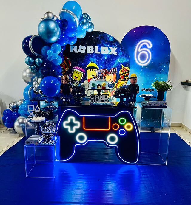 Festa Roblox: +51 ideias para meninos e meninas - Bolo Guaraná