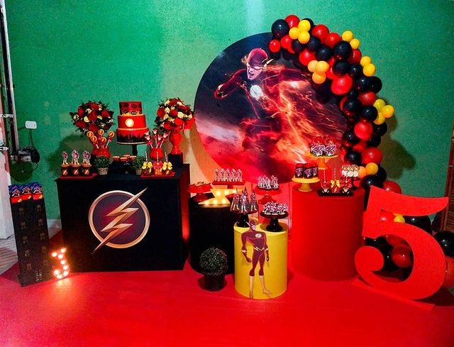 Decoração do Flash: +45 inspirações e tutoriais - Bolo Guaraná