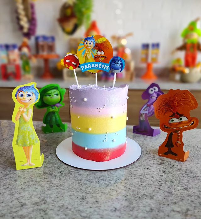 Bolo Divertidamente: +50 inspirações para festa de aniversário