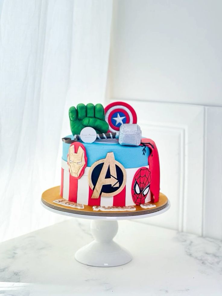 Bolo Vingadores: +55 ideias para uma festa de super-herói